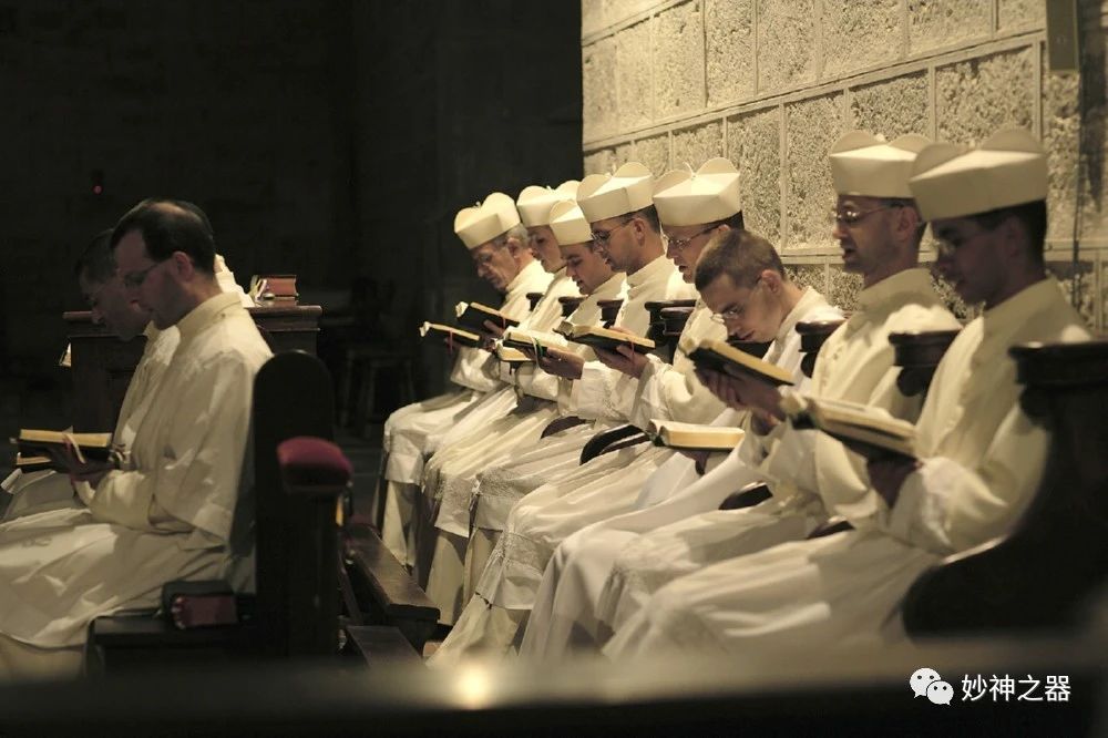 【连载二】圣职人员的头衔、白衣（Alb）的雏形 – 鐘聲與氣味